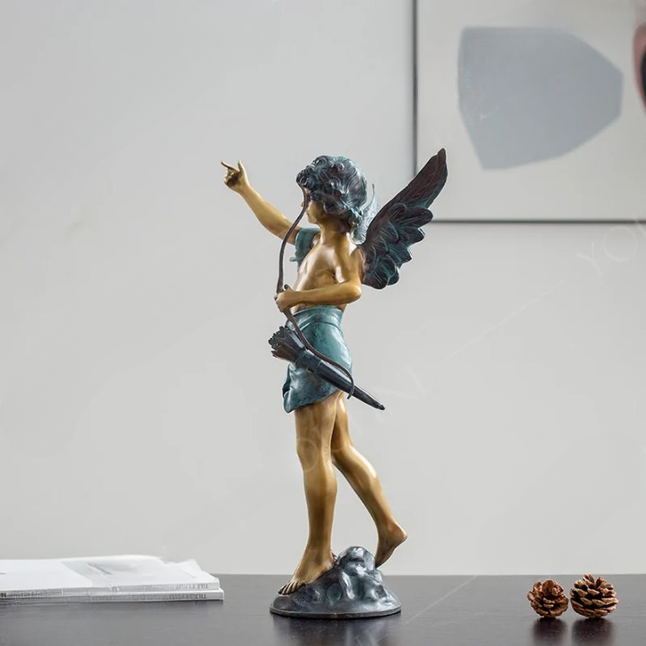 Statue de Cupidon aux ailes vertes • Statue design