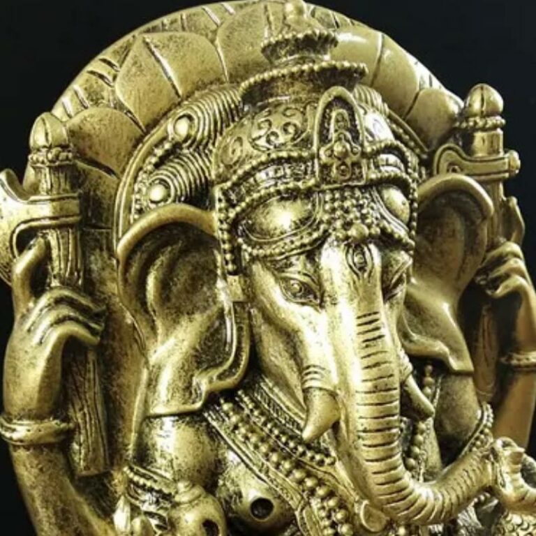 Statue de Ganesh, Dieu à la tête d'éléphant • Statue design