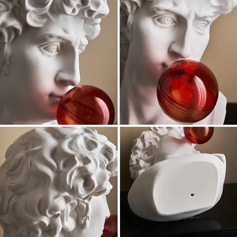 Statue buste grec homme avec bulle rouge