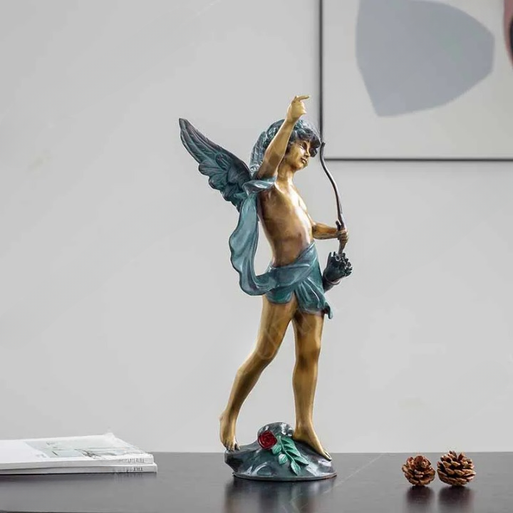 Statue de Cupidon aux ailes vertes • Statue design
